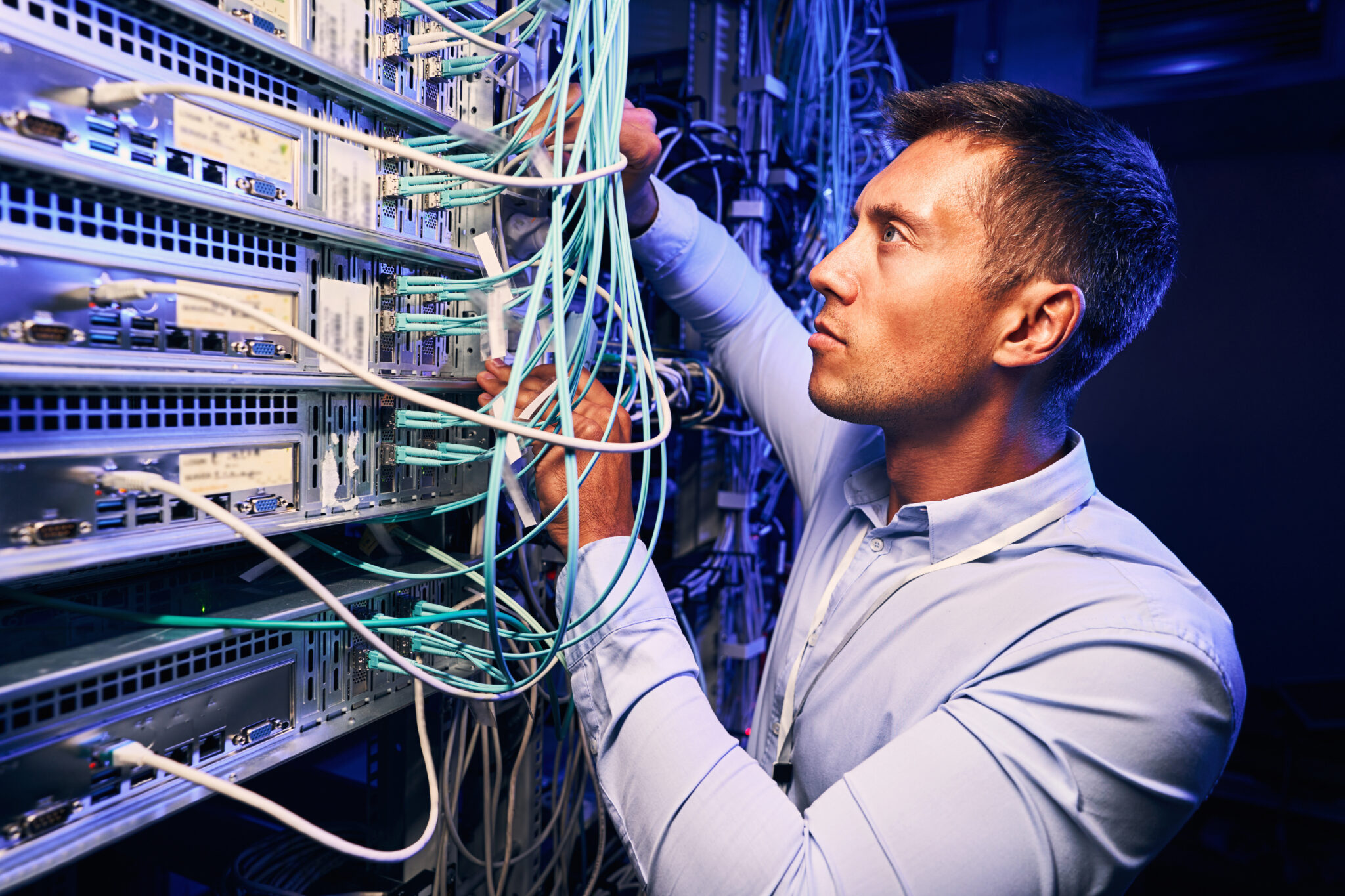 Comprehensive Guide to Data Center Cabling: Tips & Best Practices